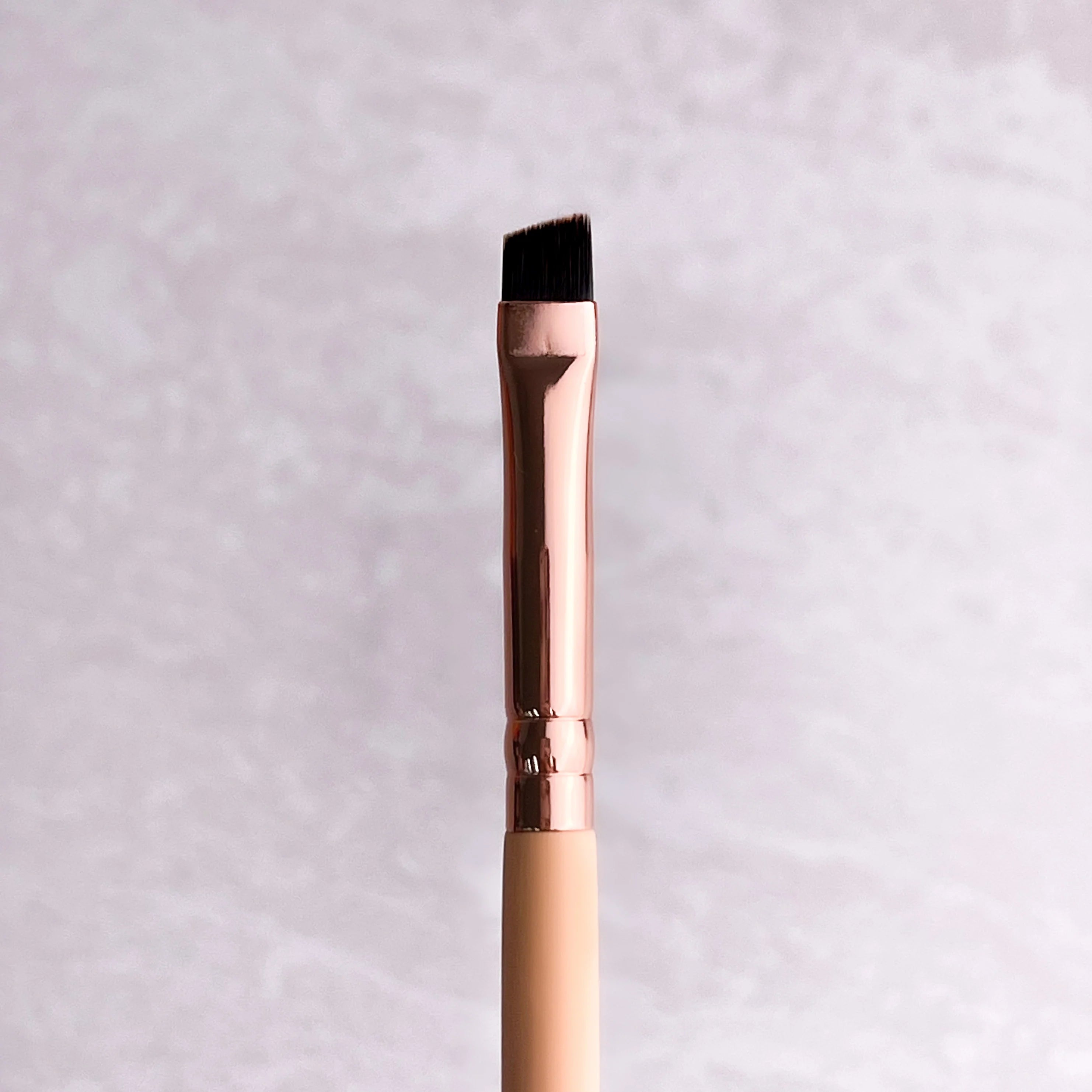 BELLA BEAUTY PRO - Mini Angled Brush – Buff Browz
